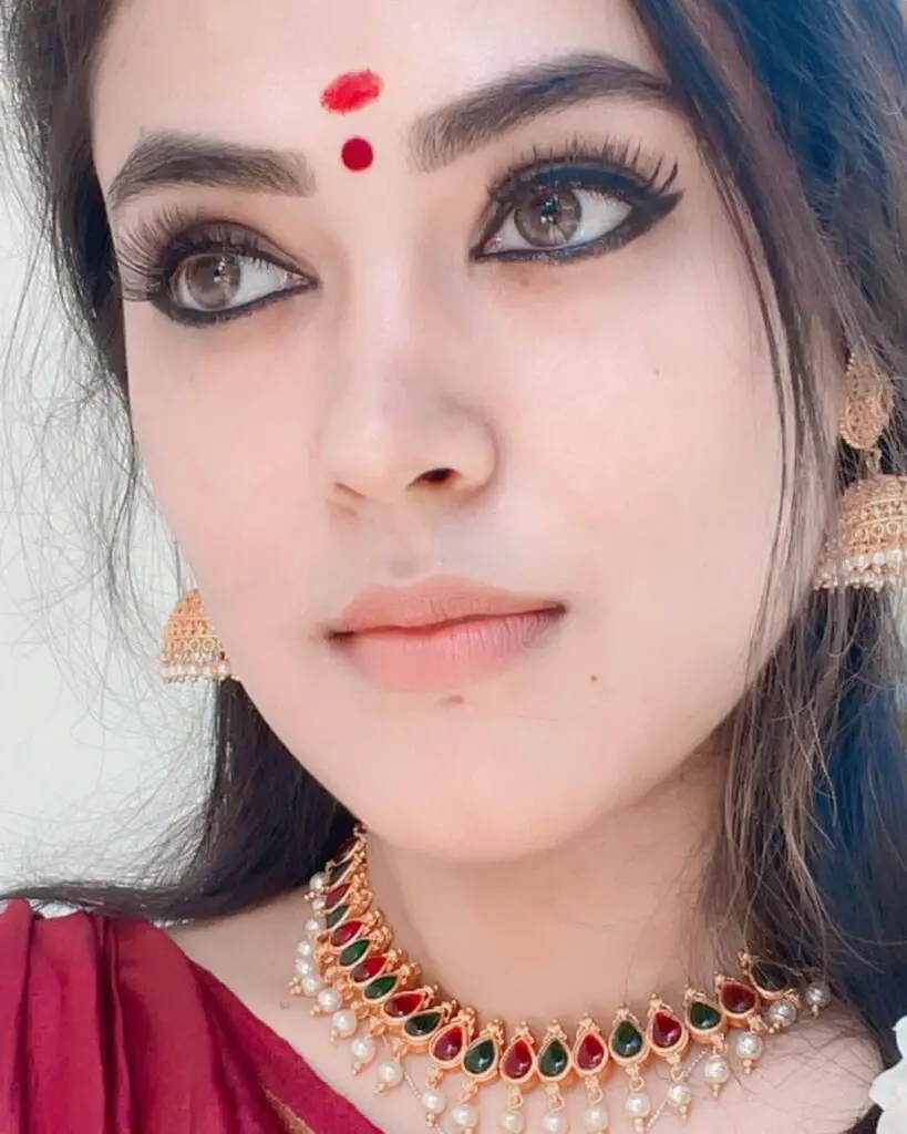 Mithu Vigil Instagram, Age, Real Name, Navel, Photos, Family, Husband, Wikipedia, Biography & More